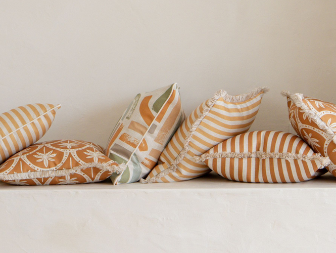 Ways to Arrange Decorative Bedroom Cushions – Escape to Paradise