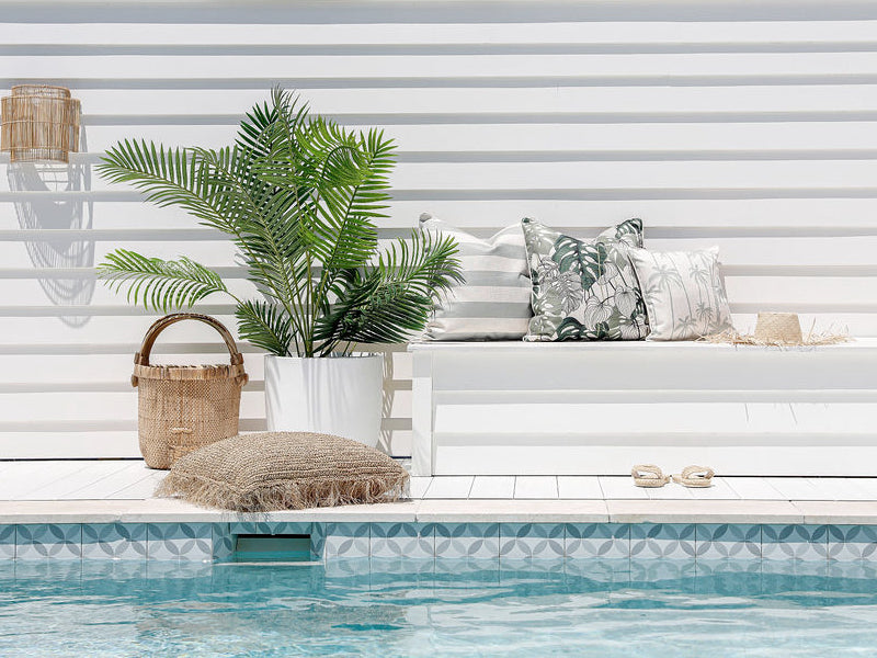 Styling by the Poolside – Escape to Paradise