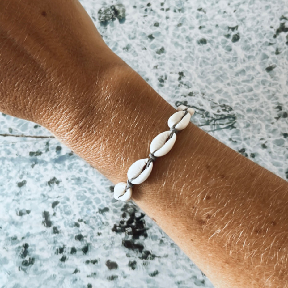 Bracelet-Grey Shells – Escape to Paradise